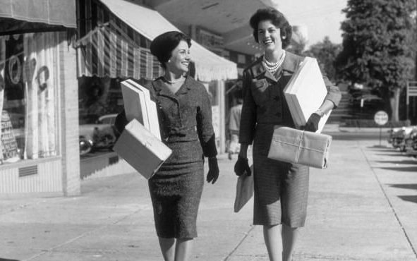 Happy shoppers become elusive shoppers as tourist and local spend ...